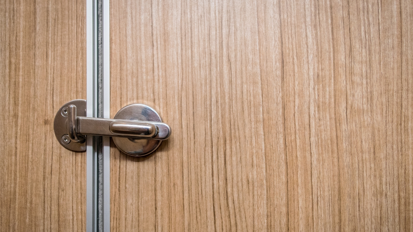 Les serrures loquets : guide complet pour sécuriser votre habitation ...