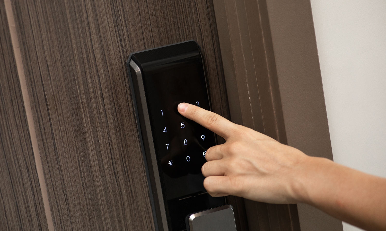 La Sécurité Inégalée des Serrures Électriques pour Portes d'Entrée ...